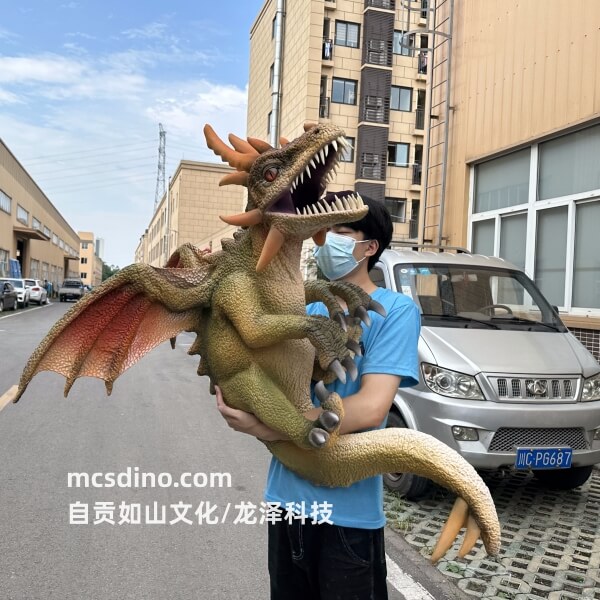 Arms Hugging Green Dragon Puppet-BB053 – mcsdino